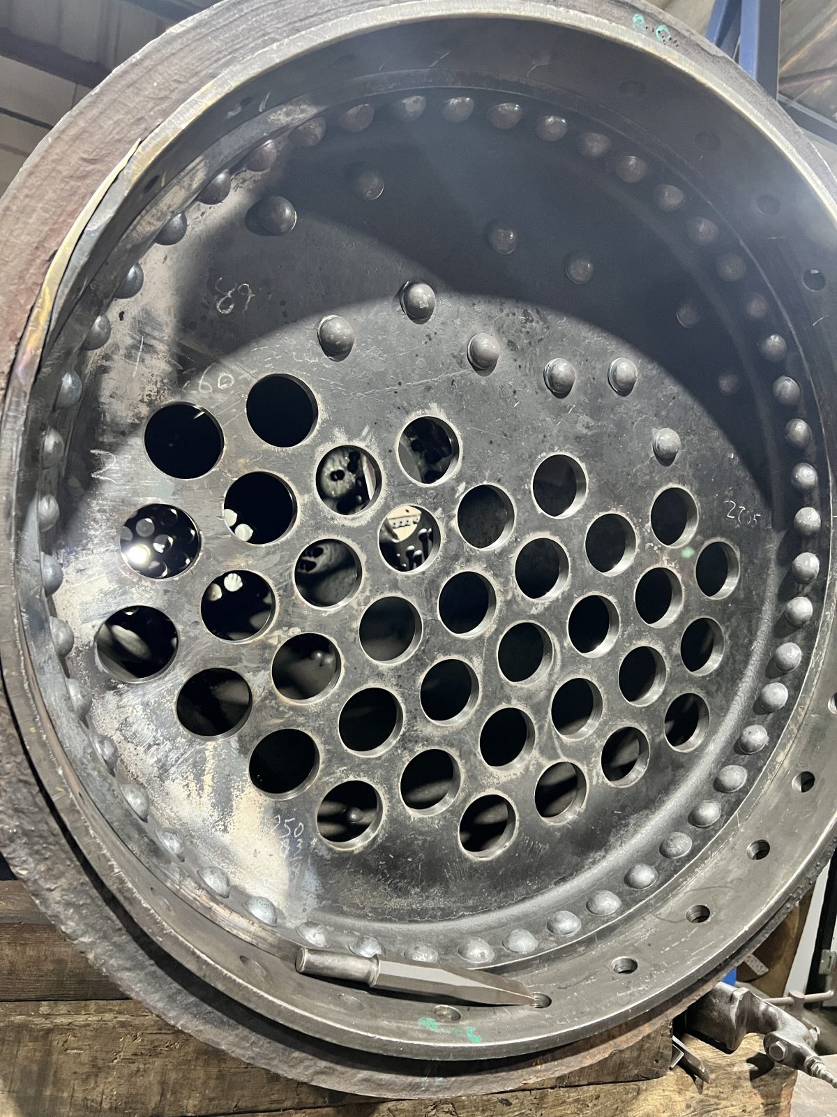 The last of the boiler rivets have gone in on Fowler 14712 Wilbur ...